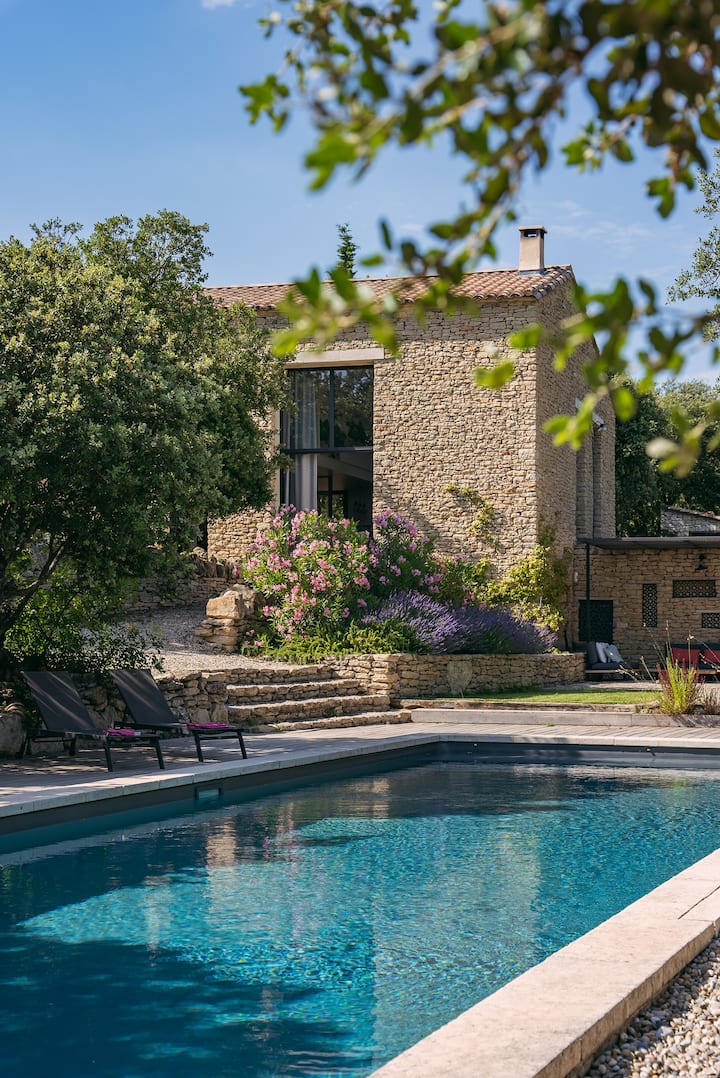 La Maison En Pierre : Tradition Et Luxe Moderne - Gordes