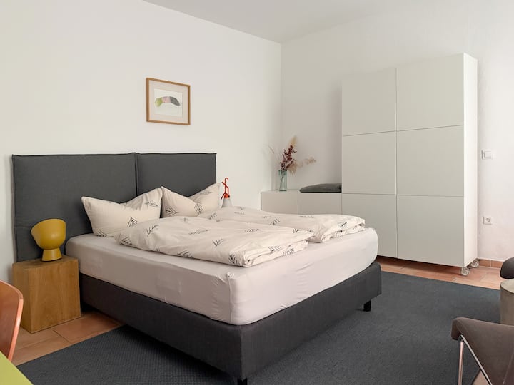 Central Berlin Mitte Apartment With Work Desk - Berlin