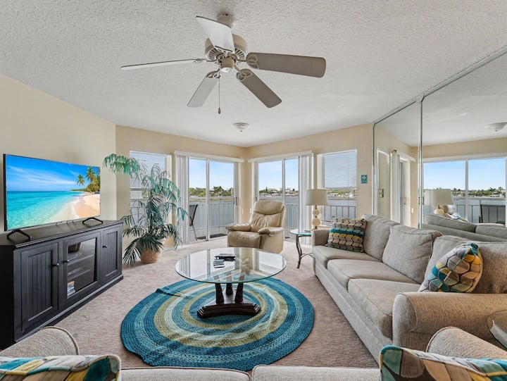 Amadeus 9 -Direct Waterfront In Top Location! - Treasure Island, FL