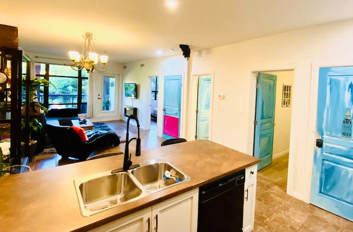 Luxury Mediterranean Vacation Suite ! - Kelowna