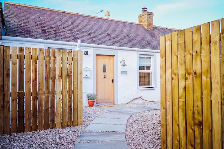 Fairytale Cottage By The Beach - Dundee