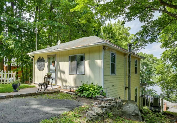 1920’s Nostalgic Private Cottage  Lake Views - Danbury, CT