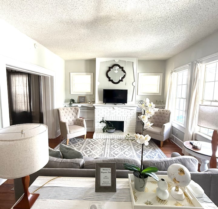 ***Beautiful Hyde Park Apartment*** - Tampa, FL