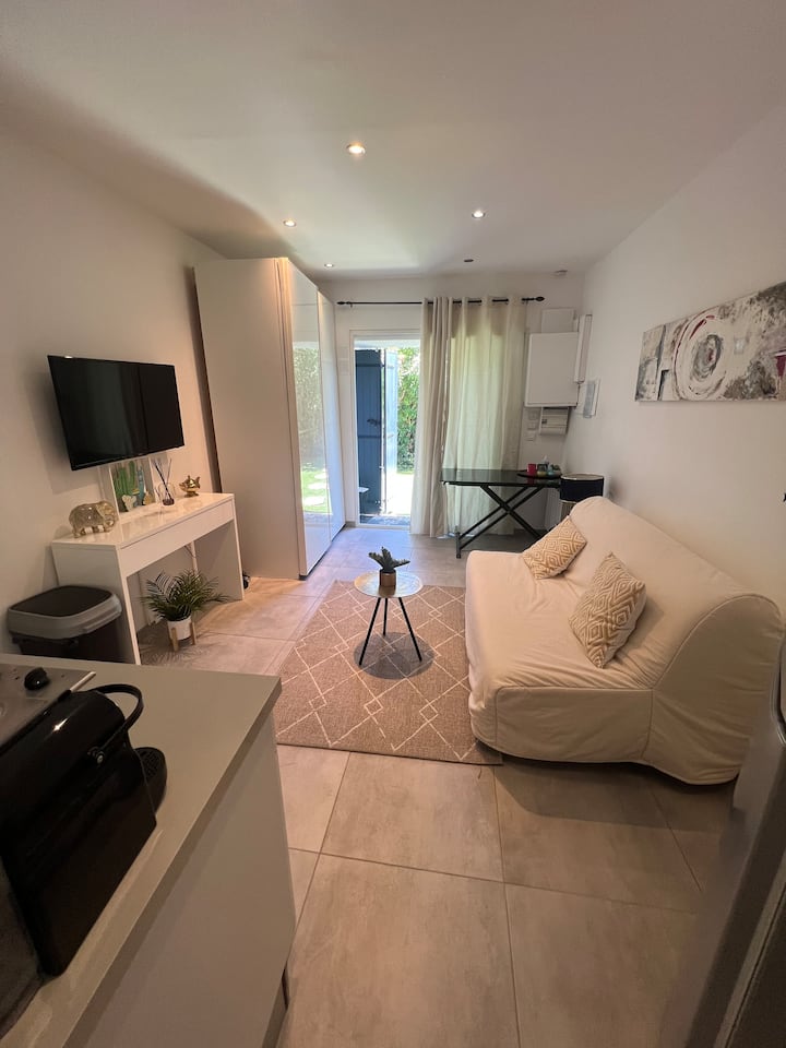 Bas De Villa, Studio/ Grande Terrasse. Au Cap Brun - La Valette-du-Var