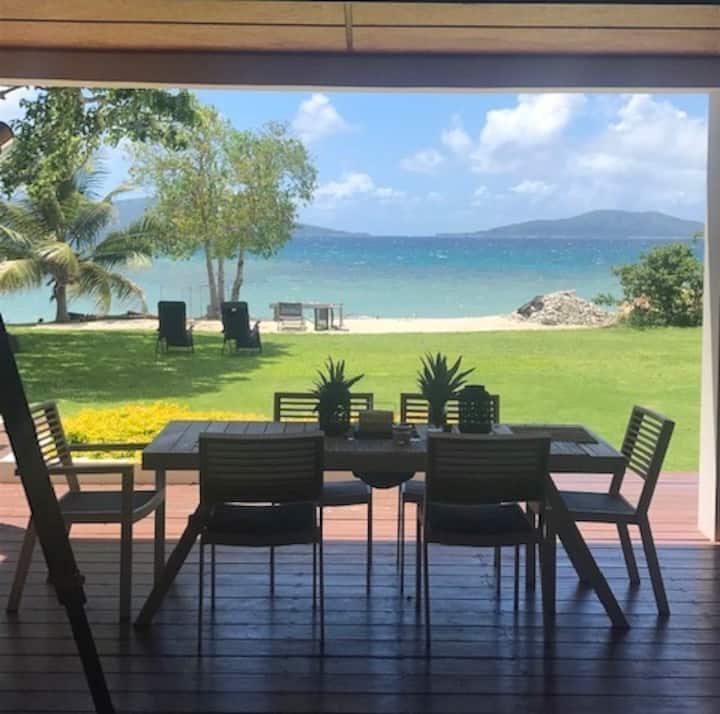 Savarli - Tropical Beachfront Villa - Vanuatu
