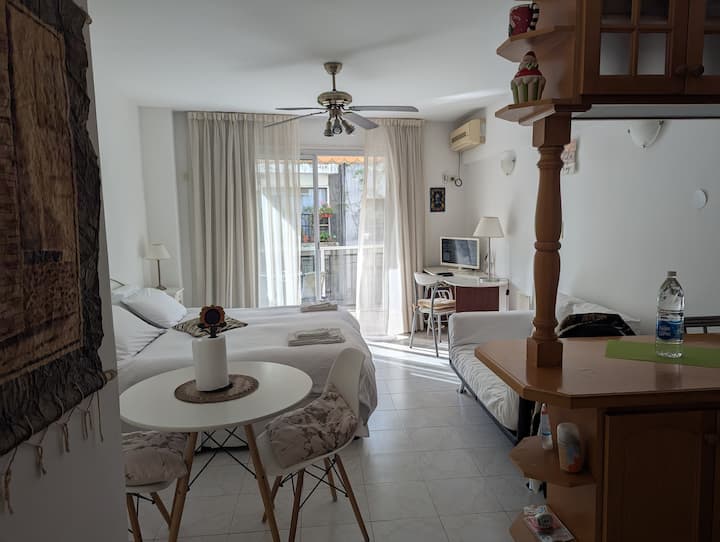 Hermoso Estudio A Metros De La Recoleta/balcon/luz - Recoleta