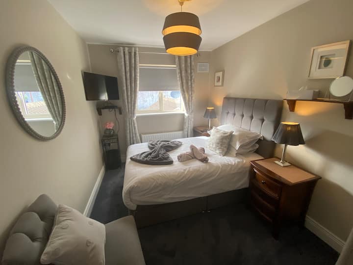 Single Rm Just Around The Corner From Eyre Square - Galway