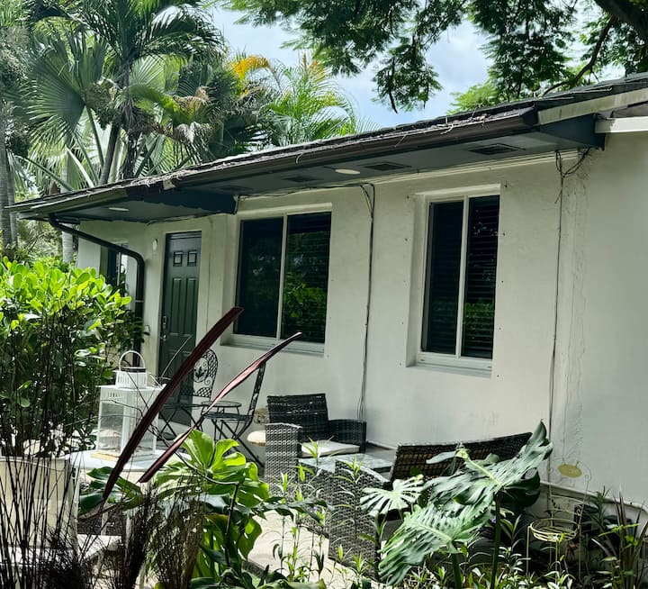 Full Private Guesthouse With Lush Green Areas - North Miami, FL