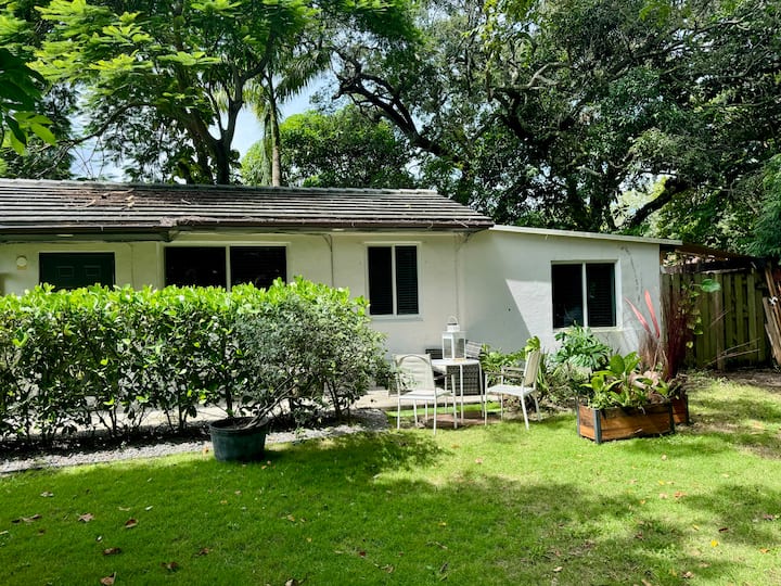 A Private Hidden Oasis In The Heart Of Miami - Miami Gardens, FL