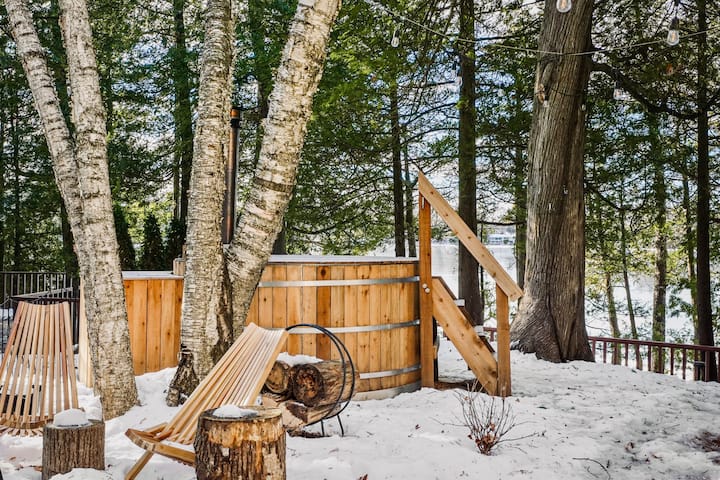 Fernwood Lodge Elkhart Lakehome:
Pier, Kayaks, Tub - Elkhart Lake, WI