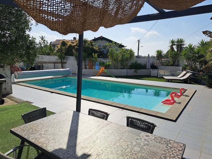 Rez-de-jardin Avec Piscine Et Parking Privés - Ciboure