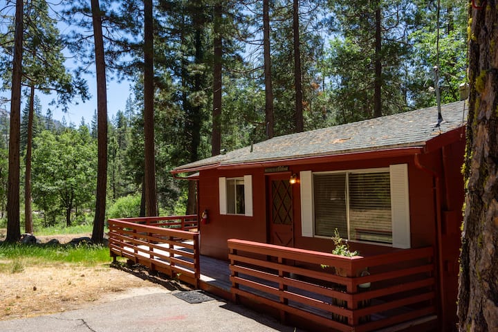 Camp Chilnualna Riverside Cabin 7 In Yosemite - Wawona, CA
