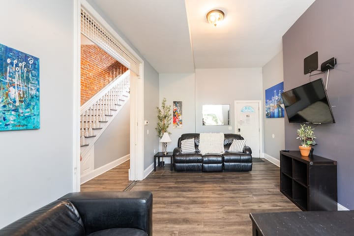 Massive Victorian Home - Parking & Location - Heinz Field (Acrisure Stadium)