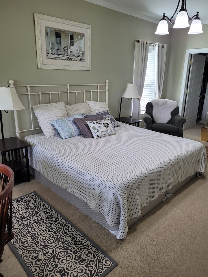 Private Entrance, Spacious Master Bedroom Suite - Chesapeake, VA