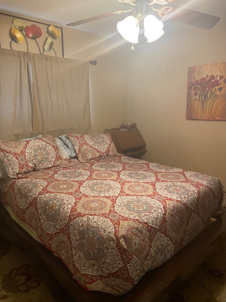 Upstairs Bedroom - The Poppy Room, Most Comfy Bed - Corpus Christi, TX