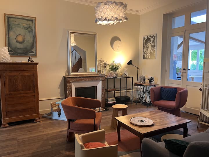Maison De Ville Avec Jardin Idéalement Située - Angoulême