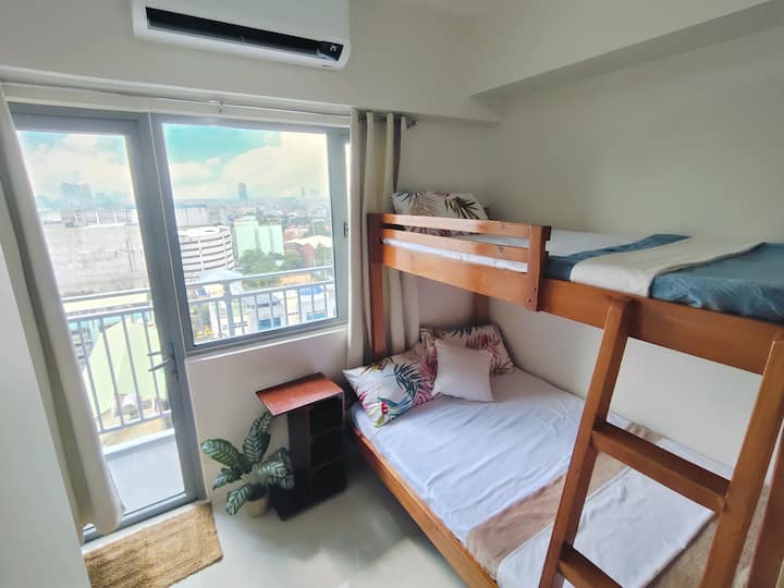 Cozy Inn W/ Wifi&netflix.near Malls,resto&transpo - Quezon City