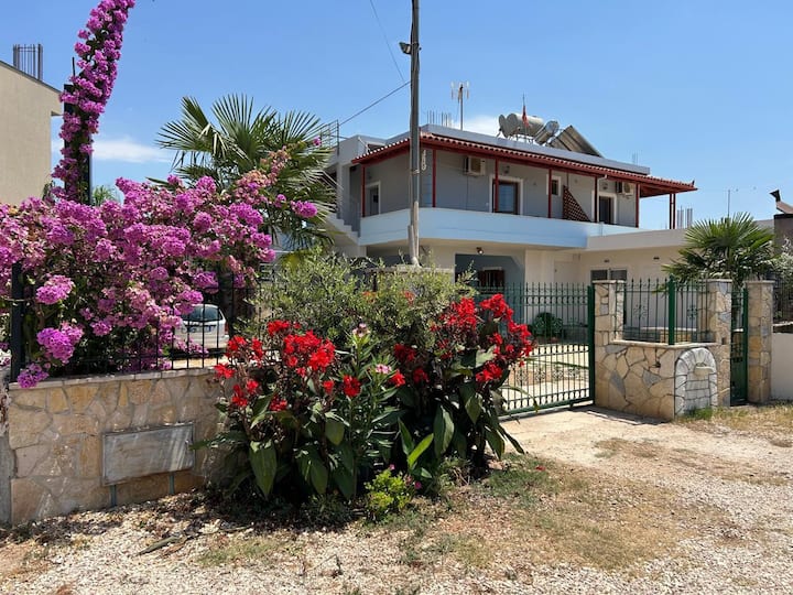 Double Studio With Kitchen! Garden And City View 4 - Ksamil