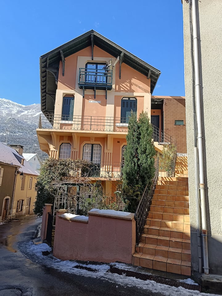 T2 Dans Maison De Caractère Balcon Table De Jardin - Luz-Saint-Sauveur