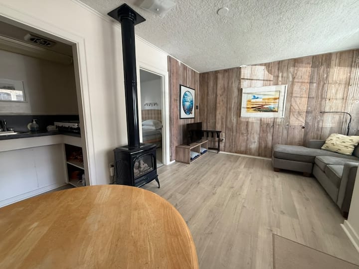 Grey Whale Inn: Room #4 - Cannon Beach, OR