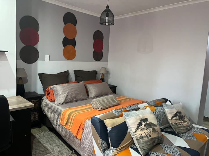 Cozy, Load-shedding Proof, Self-contained Studio - Pretoria