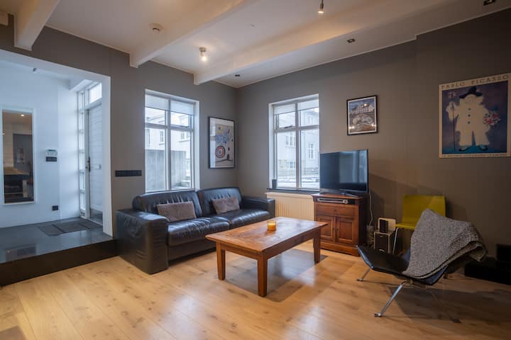 Cosy Apartment In Center. Private Parking - Reikiavik