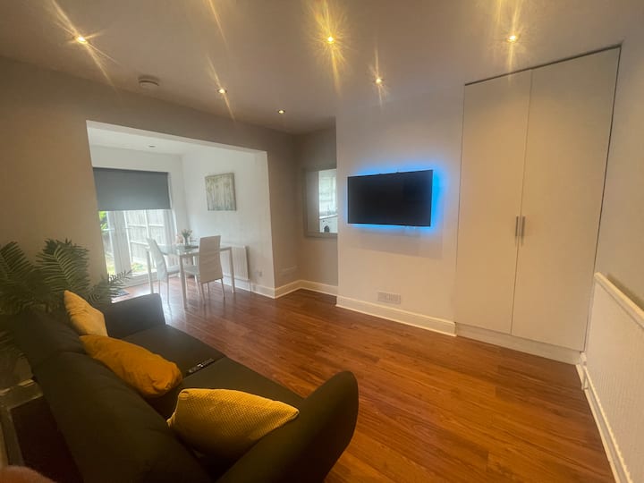 Watford Garden Flat · Free Driveway Parking + Pet - Watford