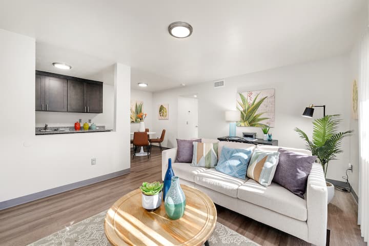 Conveniently Located Apartment. Short Walk To Ucd! - Davis, CA