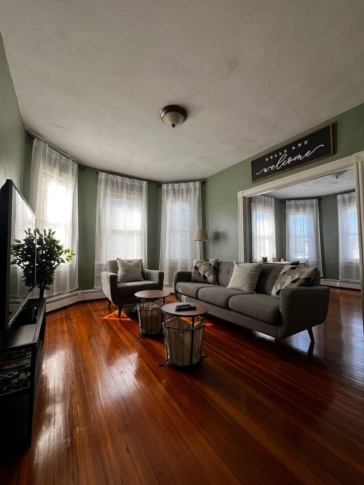 Charming 2br In Pvd | Clean, Bright & Stylish - Providence, RI