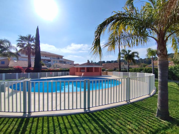 Tahiti Park 4pers - Clim -Terasse -Piscine-parking - Le Lavandou