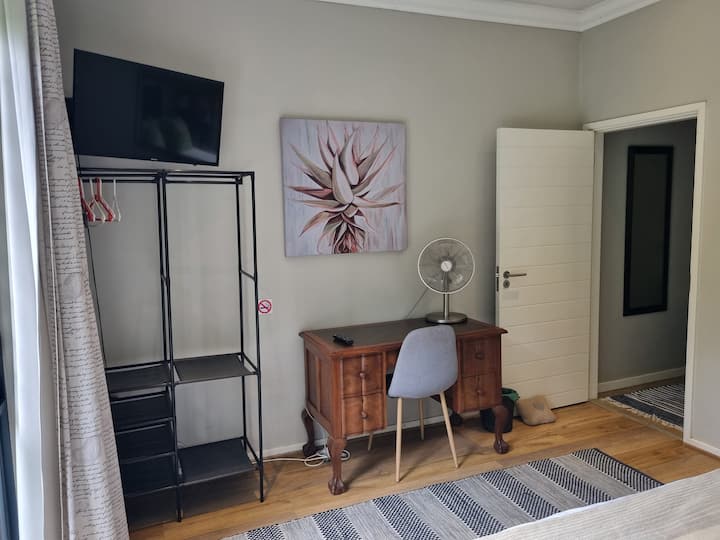 Quiet, Peaceful Private Room With En Suite - Pinetown