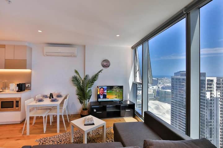 Seaview/balcony/pool/sauna/gym/free Tram/(fifo05a) - Tottenham