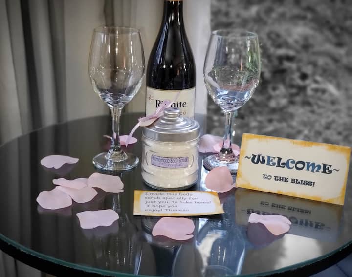 The Bliss/perfect For Special Occasions/2 Blk 2 Dt - Roseburg, OR