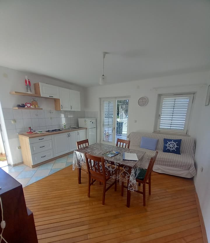 Apartman Pink Siris Sa Velikom Terasom - Tisno