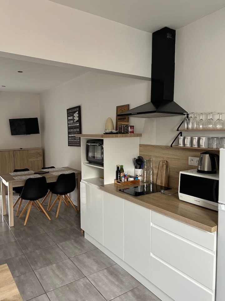 Petite Maison Toute Rénovée, Pour 2/4 Personnes - Grues