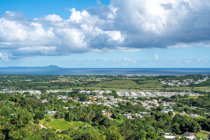 Family Home With Stunning Hilltop Views In Humacao - Humacao