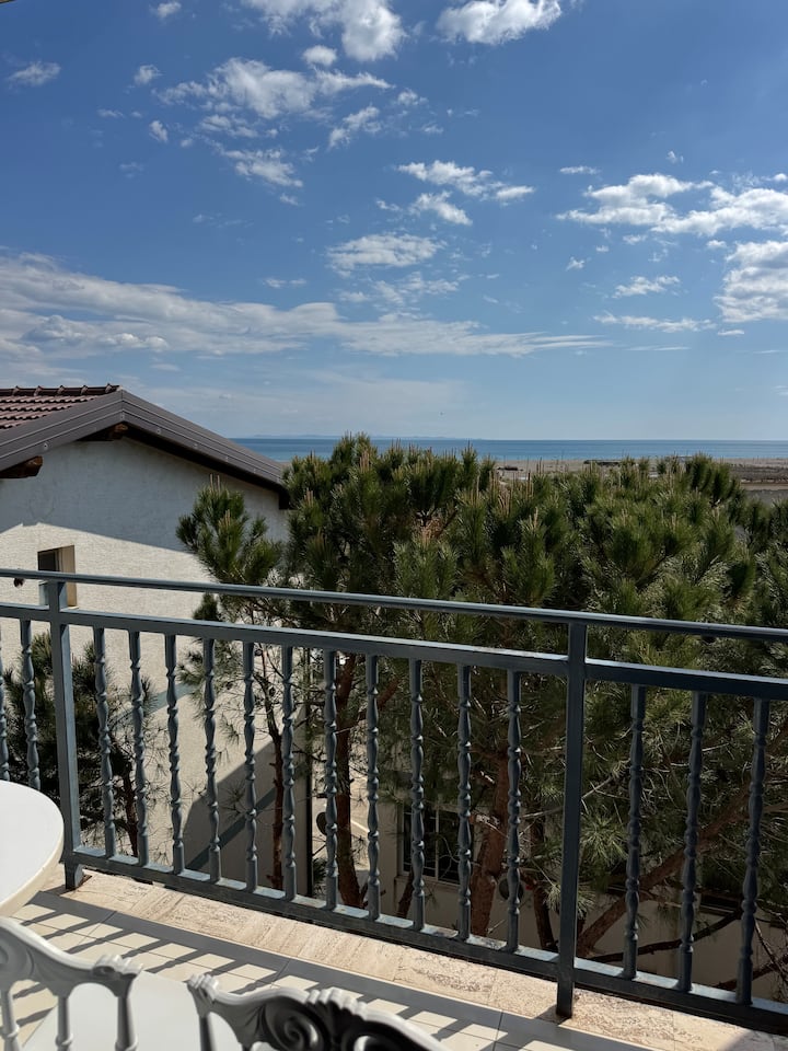 Flat Ergli - Velipojë