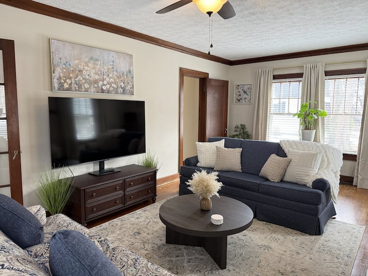 Walk To Ud | 3br House W/ King + Parking - Dayton, OH