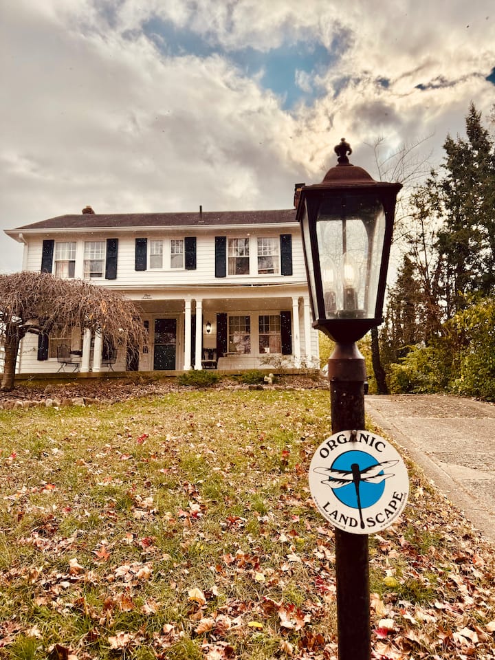 Grandma's House. Connect. Renew. Explore - Dayton, OH