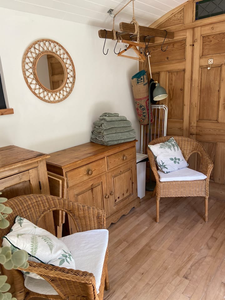 Ffau Dreigiau Dragons Den. - Aberporth