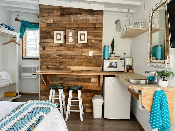 Island Charm (Upper Unit) W/ Pool & Treehouse - The Bahamas