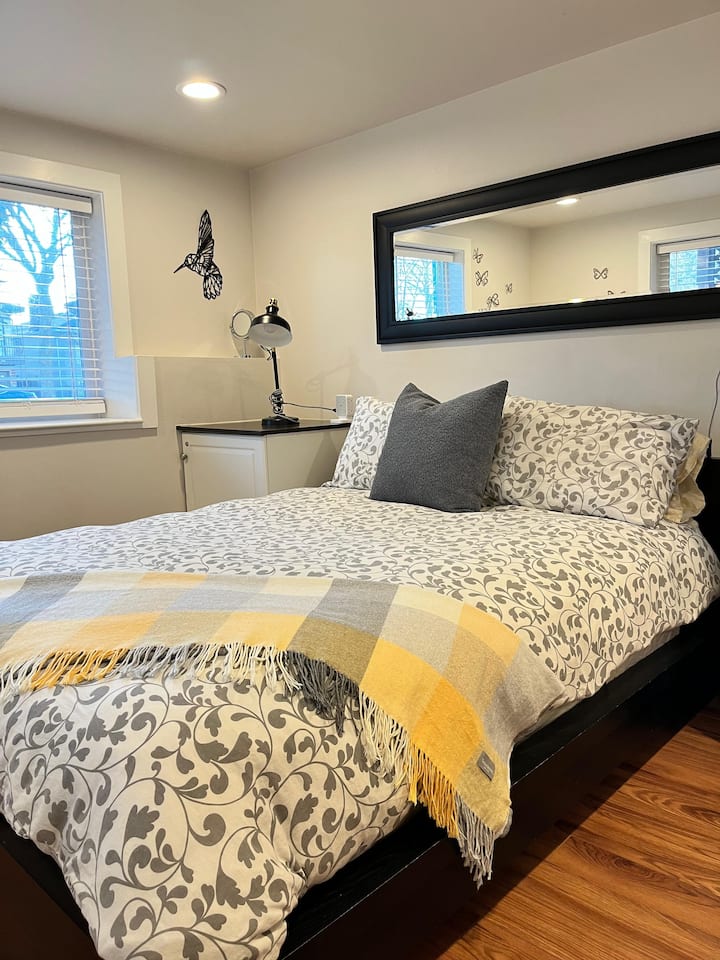 Private Garden Suite | Wi-fi + Parking | Pets Ok! - Vancouver
