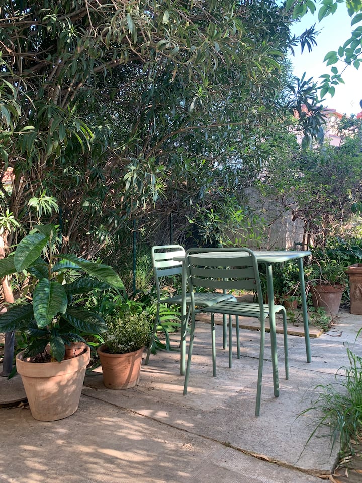 Appartement Dans Maison Avec Jardin - Le Pradet