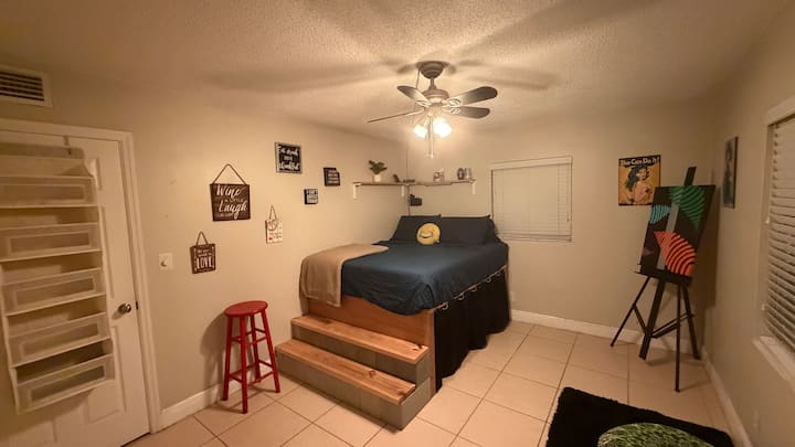Cozy Bedroom In Downtown & Minutes From Beach - Fort Lauderdale, FL