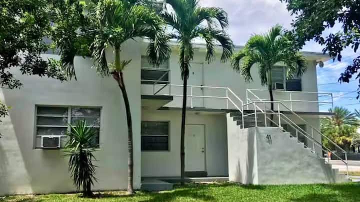 Cozy & Clean, Really Nice Studio Next To Airport - Dania Beach, FL