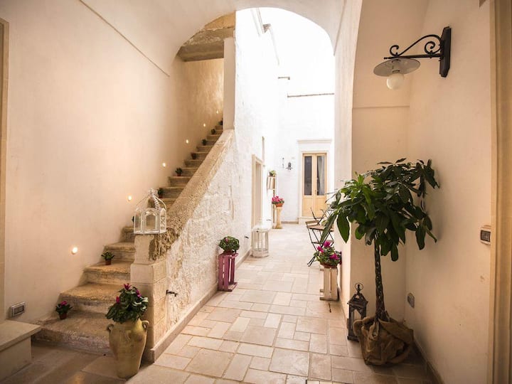 Il Borgo-dimora Storica Del 700 Nel Centro Storico - Giurdignano
