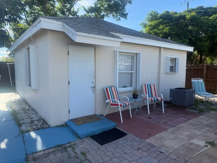 Welcome To Liz's Cozy Guesthouse - Bahamas