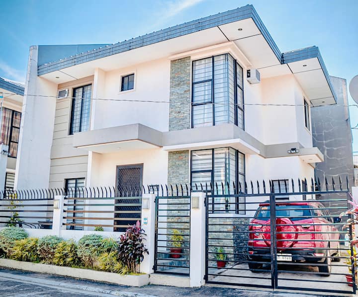 The Central Sanctum: Perfectly Kept W/blazing Wifi - Bacolod