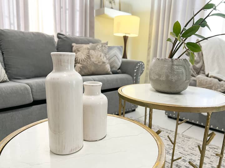 Chic 2br Sunlit Retreat · Ideal For Small Families - Trinidad và Tobago