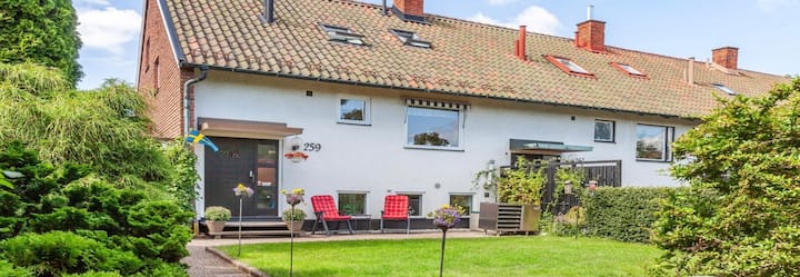 Bright Cost House In Between Forest And City. - Stockholm